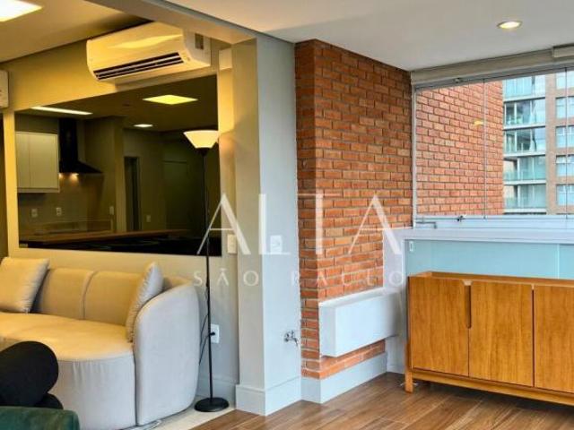 Apartamento MOBILIADO À VENDA com 2 suítes e 2 vagas a 300m do Shopping Faria Lima da JHSF
