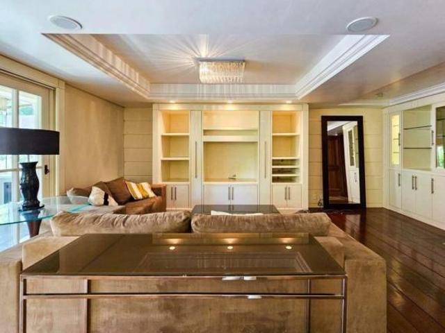APARTAMENTO MOBILIADO À VENDA COM 4 QUARTOS