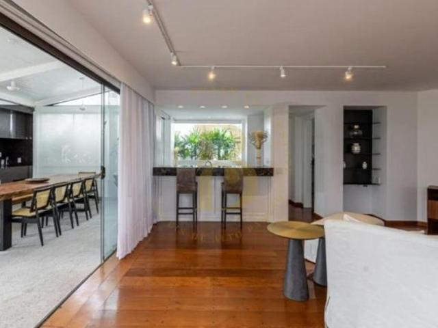 Apartamento mobiliado á venda de 622m², com 5 suítes e 7 vagas no Campo Belo