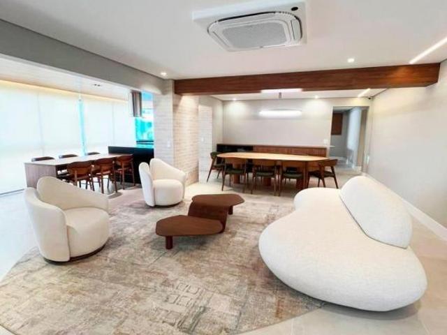 Apartamento Mobiliado à venda de 287m², 3 suítes, andar alto, 4 vagas, Alphaville Centro Industria