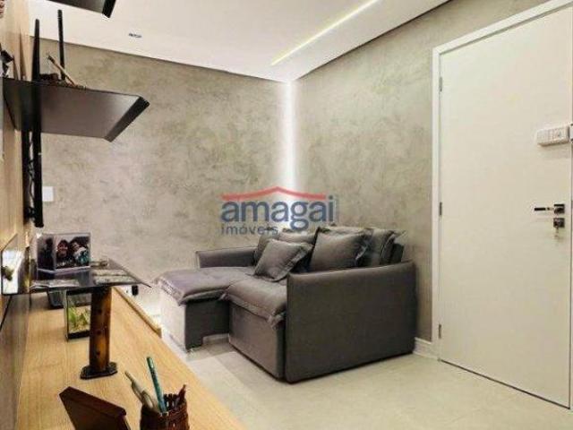Apartamento mobiliado à venda de 2 quartos com suíte em localização privilegiada de São José dos Cam
