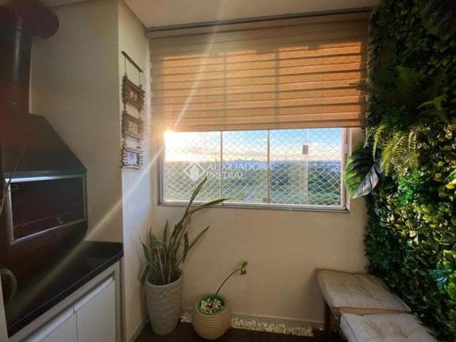 Apartamento mobiliado à venda de 2 quartos com suíte, sacada e churrasqueira