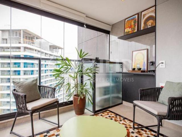 Apartamento Mobiliado á Venda em Moema com 42m², 1 quarto sendo 1 suíte, 1 vaga