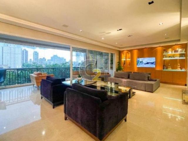 Apartamento mobiliado à venda em Perdizes com 4 quartos, sendo 3 suítes e 4 vagas