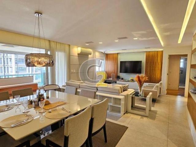 Apartamento mobiliado à venda em Perdizes com 4 quartos, sendo 3 suítes e 4 vagas
