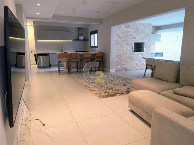 Apartamento mobiliado à venda na Vila Madalena, 3 suítes, 2 vagas de garagem