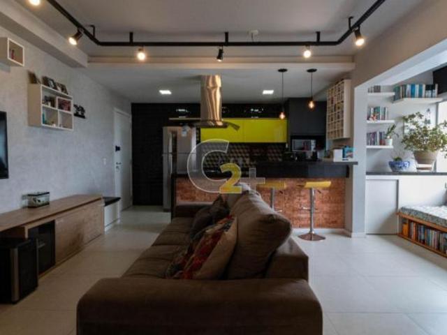 Apartamento mobiliado à venda na Água Branca com 2 quartos, sendo 1 suíte, 2 vagas