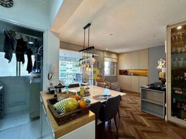 Apartamento mobiliado à venda na Barra Funda com 1 suíte, 1 vaga
