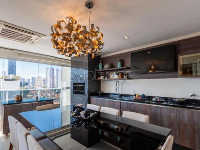 Apartamento mobiliado à venda no Tatuapé com 165 m² e 3 suítes