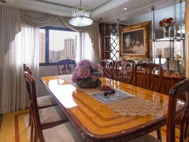 Apartamento mobiliado à venda no Tatuapé com 202 m²
