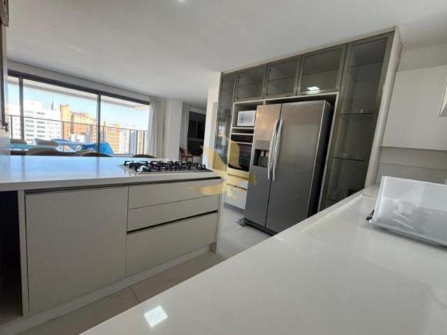Apartamento mobiliado à venda no Cambuí, Campinas, 2 suítes, varanda gourmet e 3