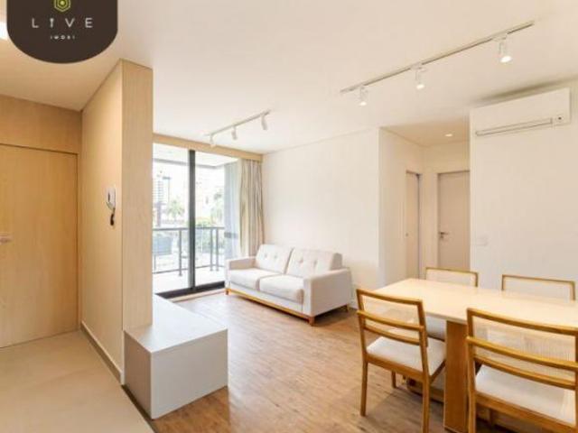Apartamento mobiliado à venda no Edifício Hedge, 02 quartos, 01 suíte, 2 vagas de garagem no bairro