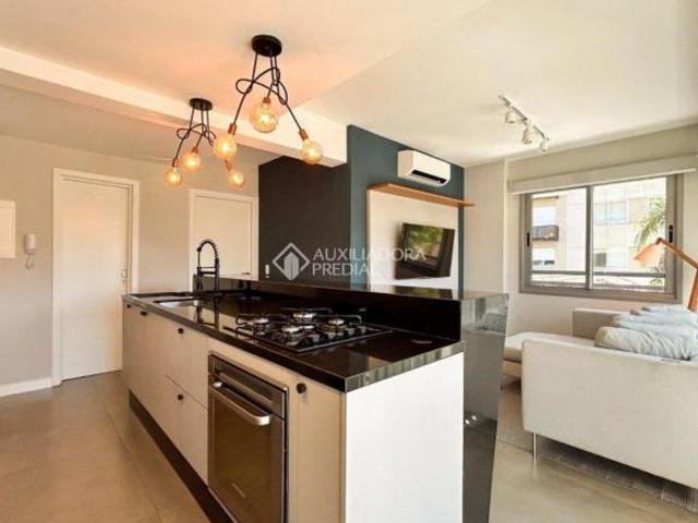 Apartamento mobiliado à venda no menino Deus