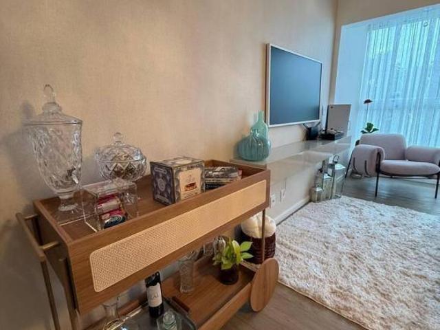 APARTAMENTO MOBILIADO À VENDA – PRONTO PARA MORAR!