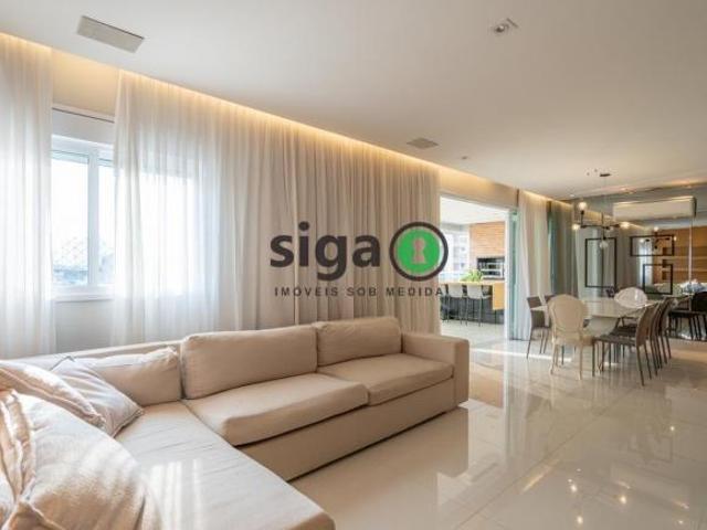 Apartamento Mobiliado, Amplo Terraço e 4 Vagas na Garagem