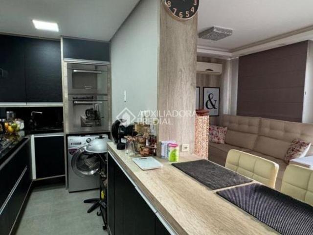Apartamento mobiliado de 3 quartos no Morro Santana