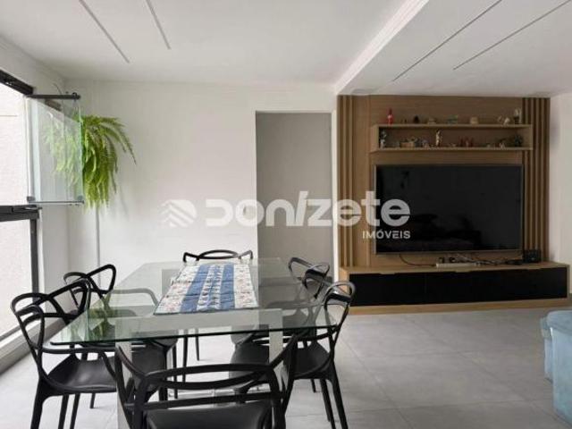 Apartamento mobiliado de 105 m² com 3 quartos e 2 vagas em Baeta Neves