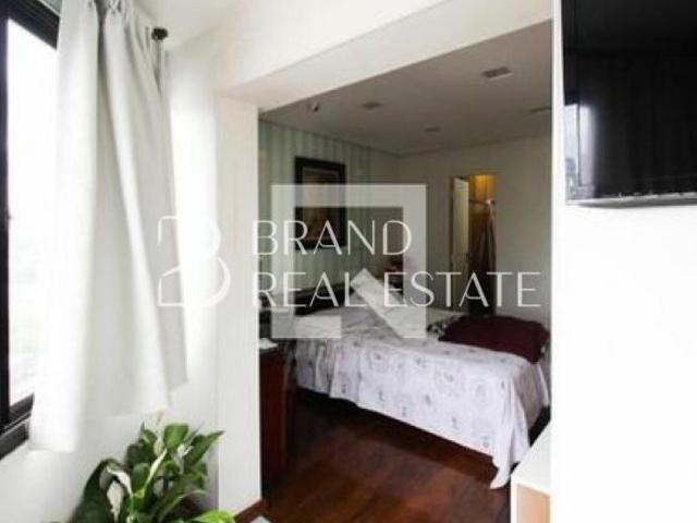 Apartamento mobiliado de 120m² com sofisticação, conforto e localização privilegiada em Moema