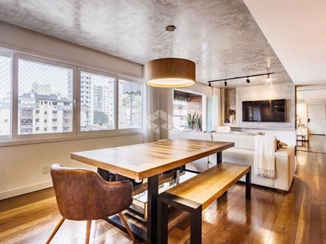 Apartamento mobiliado de 122 m², reformado e com vista para o Guaíba na Bela Vista