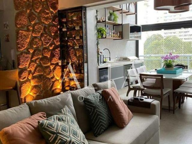 Apartamento MOBILIADO de 150m² à VENDA com com 2 suítes e 2 vagas no Panamby