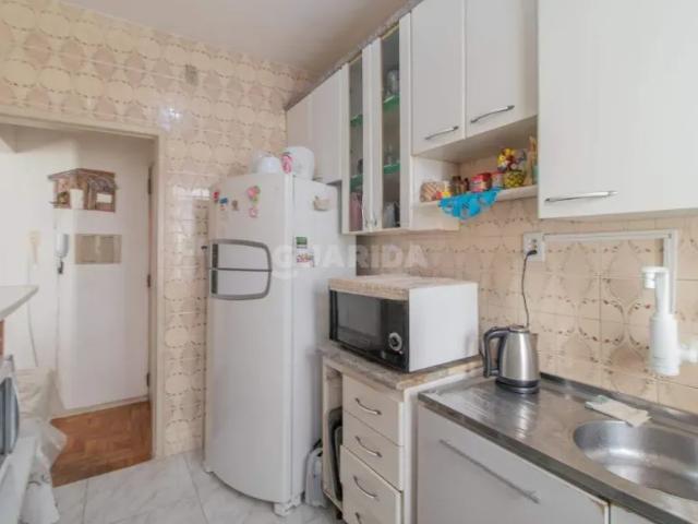 Apartamento mobiliado de 2 dormitórios no bairro Menino Deus