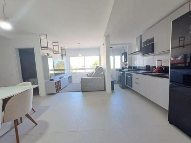 Apartamento mobiliado de 2 dormitórios, 2 vagas próximo ao Hospital Conceição