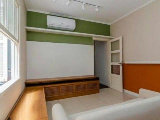 Apartamento mobiliado de 2 dormitórios ao lado da Redenção