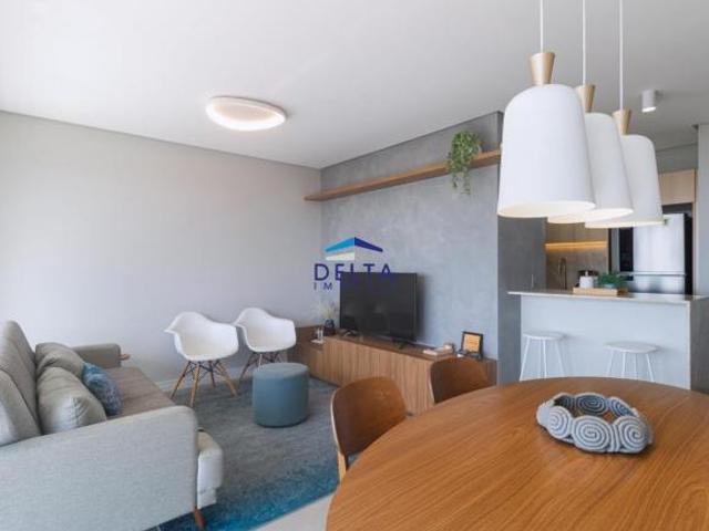 Apartamento mobiliado de 2 dormitórios com sacada para o mar na Praia da Cal