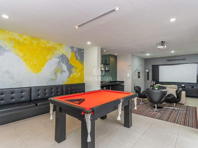 Apartamento mobiliado de 2 dormitórios e 1 vaga no bairro Humaitá. COD: 24943