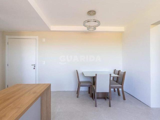 Apartamento mobiliado de 2 dormitórios e 1 vaga no bairro Humaitá. COD: 24943