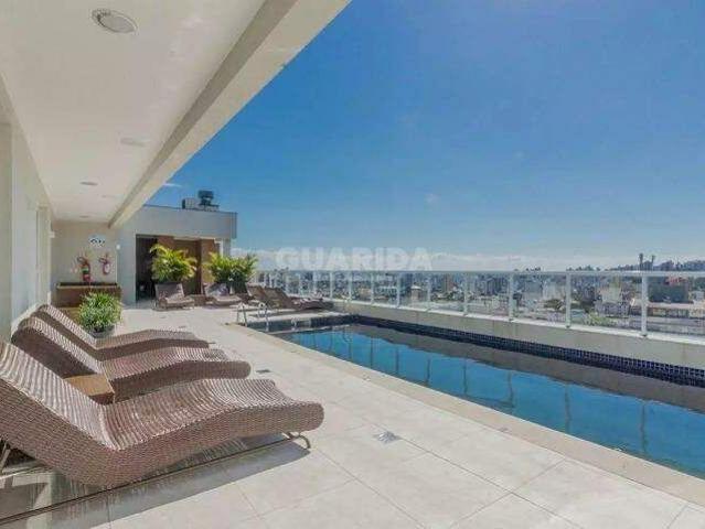 Apartamento mobiliado de 2 dormitórios, sendo 1 suíte no bairro Petrópolis, com VAGA DUPLA COBERTA COD: 3785