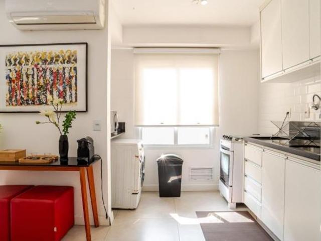 Apartamento mobiliado de 49m2 com 01 dormitório, em Cerqueira César