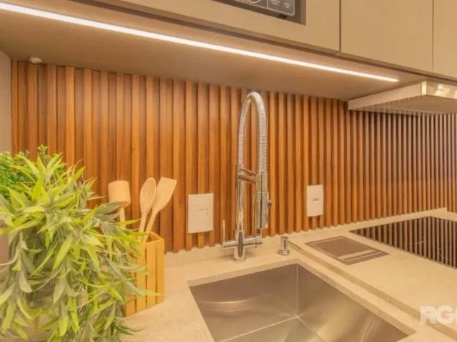 Apartamento mobiliado de 58m2, próx. Ao Shopping Moinhos de Vento!