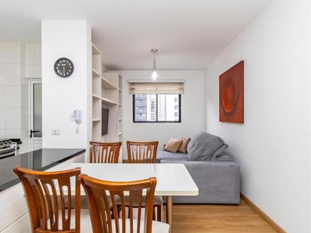 Apartamento mobiliado de 64 m² com 2 quartos à venda em Batel