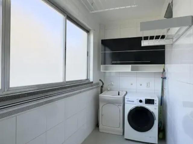 Apartamento mobiliado de 71m², com 2 dormitórios, sendo 1 suíte e vaga no Centro