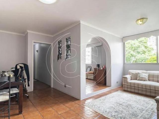 Apartamento mobiliado de 98 m² com suíte e excelente localização em Moema