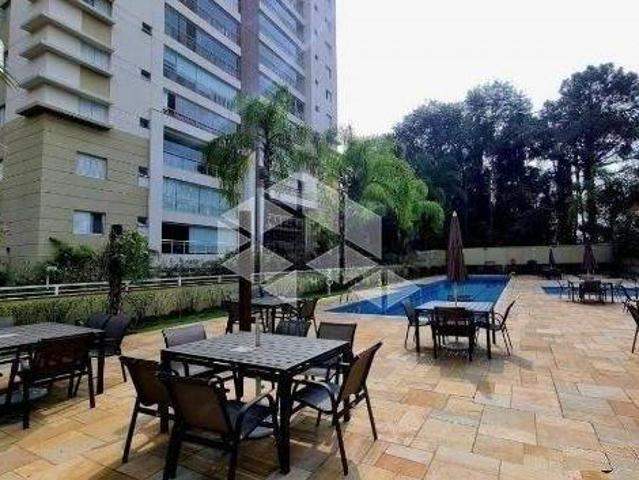 Apartamento mobiliado de alto padrão tendo 144m², com três dormitórios, varanda gourmet e 2 vagas