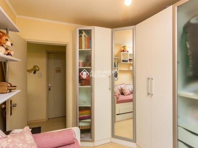 Apartamento mobiliado de dois dormitórios próximo da Sogipa