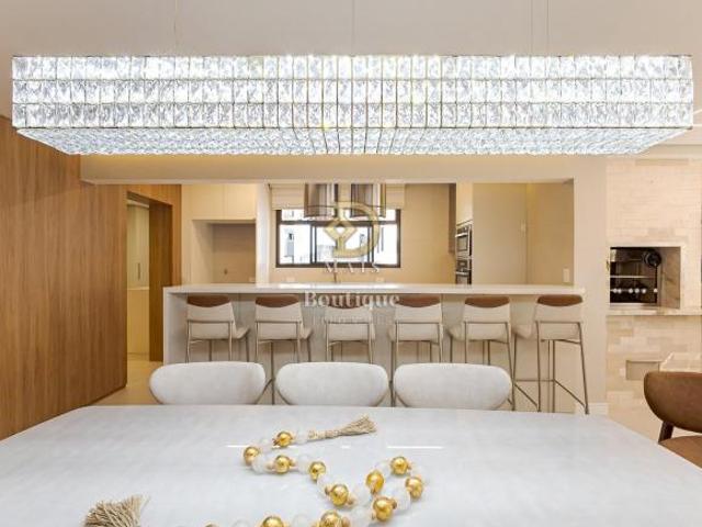 APARTAMENTO MOBILIADO E 100% REFORMADO, COM 4 SUÍT