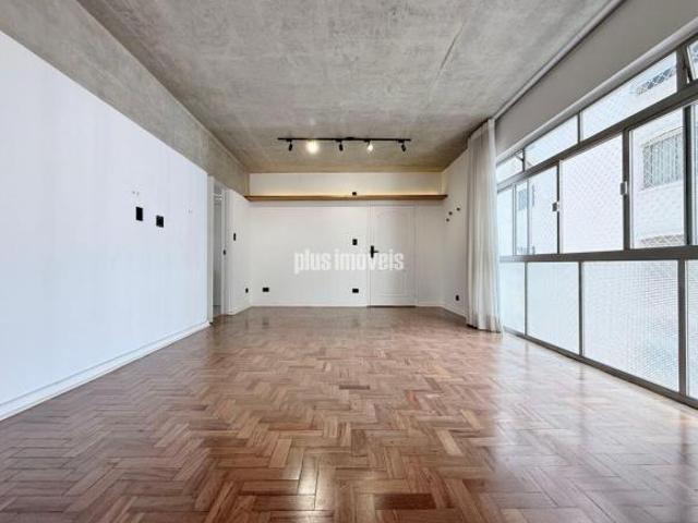 Apartamento mobiliado e totalmente reformado à venda na Vila Mariana