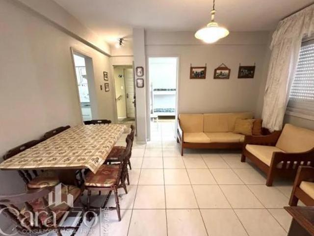 Apartamento mobiliado e com 03 dormitórios à uma quadra do mar!