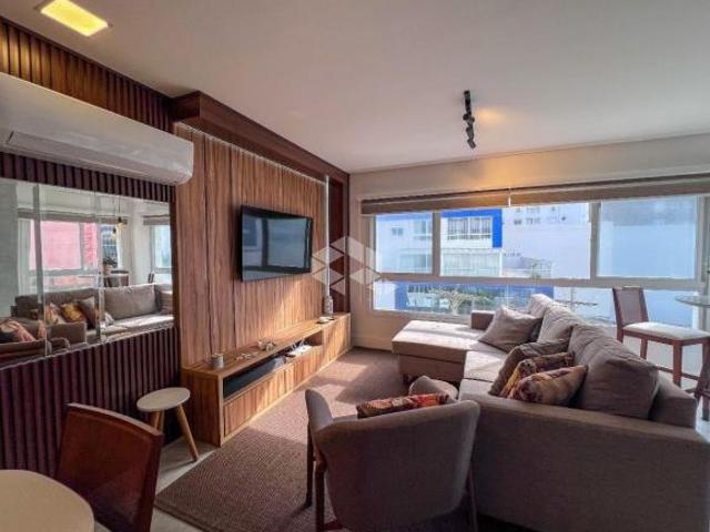 Apartamento mobiliado e decorado, 107 m² de área privativa. composto de 03 suítes, posição oeste/nor