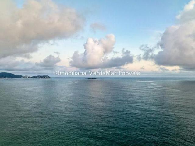 Apartamento mobiliado e decorado à venda frente ao mar no Morro do Maluf em Guarujá
