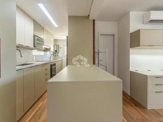 Apartamento mobiliado e decorado com 53 m², 1 suíte e 2 vagas no bairro Três Figueiras