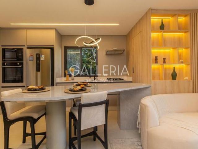 Apartamento mobiliado e decorado com 83 m², à venda no bairro Seminário