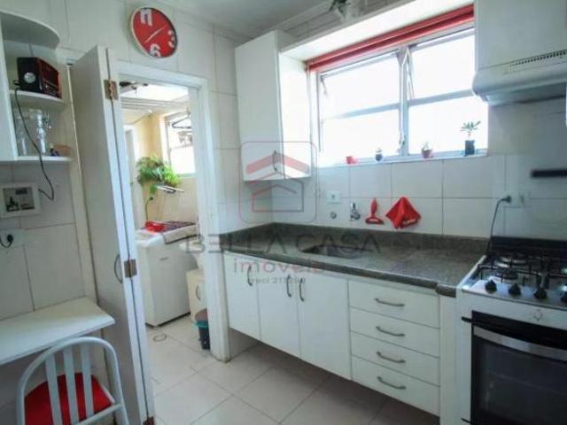 Apartamento mobiliado está localizado na Mooca, oferecendo uma excelente oportunidade