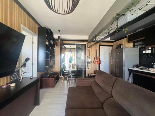 Apartamento mobiliado está localizado no bairro Várzea da Barra Funda, oferecendo uma vida confortáv