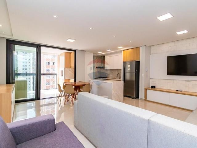 Apartamento mobiliado face norte no Edifício Singular Champagnat com 3 suítes e 3 vagas de garagem por R$ 7.800,00 no Bigorrilho, Curitiba/PR