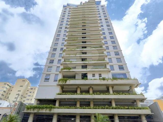 Apartamento Mobiliado Impecavelmente com 2 Suítes e 2 Vagas de garagem Andar alto Porteira Fechada