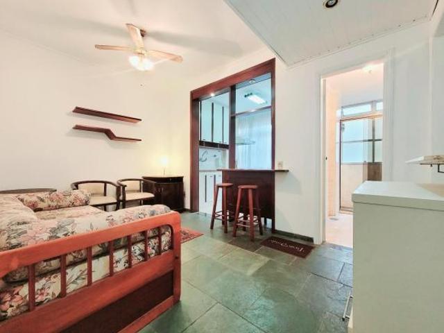 Apartamento Mobiliado no Coração do Gonzaga — Santos/SP | 1 Dormitório • Escriturado • Vaga Demarcad